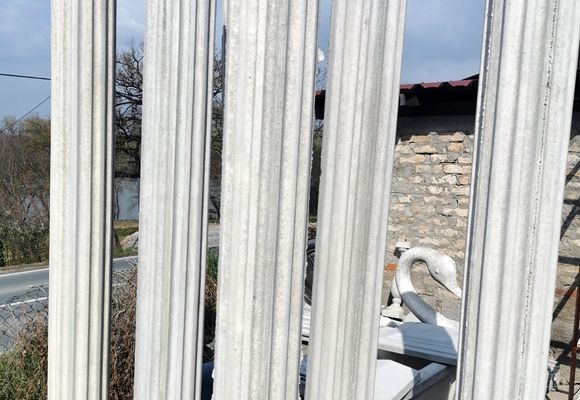 Betonski grcki stubovi - Akropolis betonska galanterija, Obrenovac, Beograd