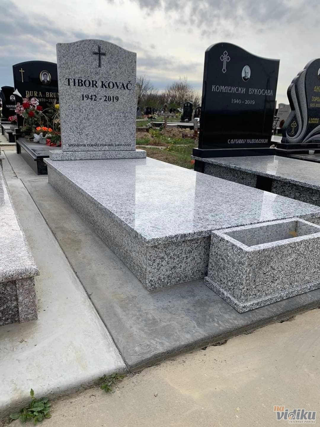 Nadgrobni spomenici Novi Sad - Kamenorezac Vujičić Company NS, Novi Sad